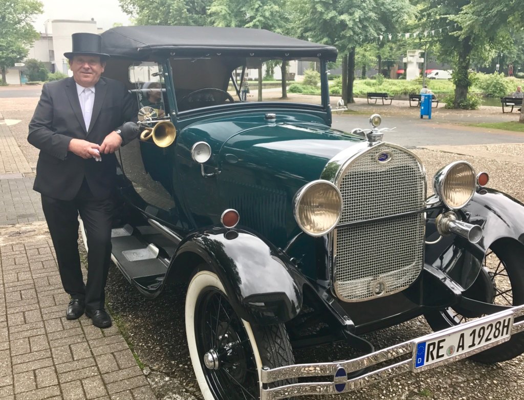 Rollendes Museum vor dem Rathaus - Werner Arndt